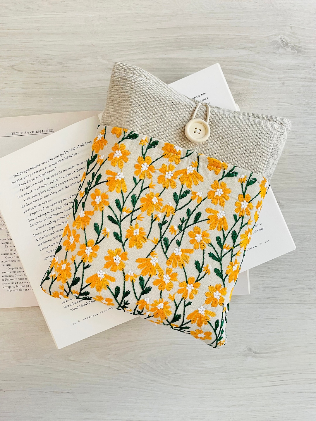 Daisy Book Sleeve, Embroidered Book Cover, Flower Book Pouch, Floral ...