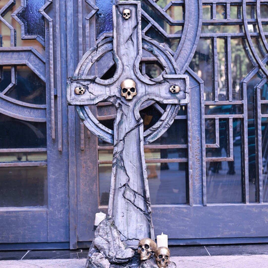 Gothic Warrior Cross Prop – Handmade Skull Memorial for Cosplay, LARP ...
