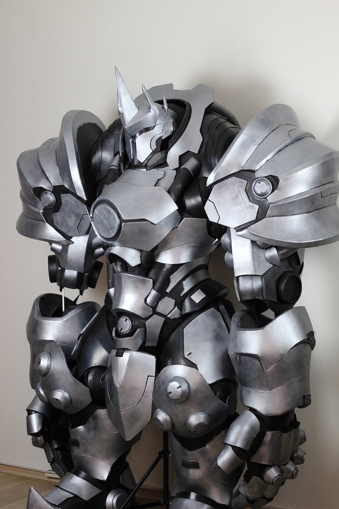 Iron Crusader Armor – Bold Futuristic Knight Cosplay Costume for ...