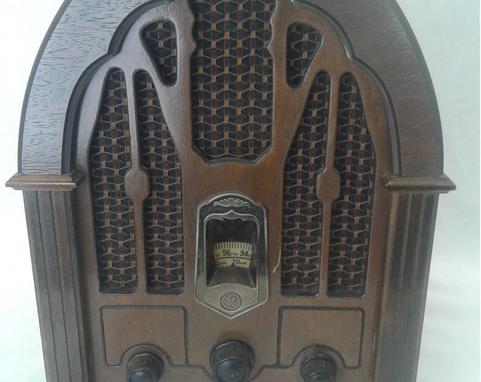 GE Cathedral Radio Model No. 7-4100JA. Replica of the 1932 J-100 ...