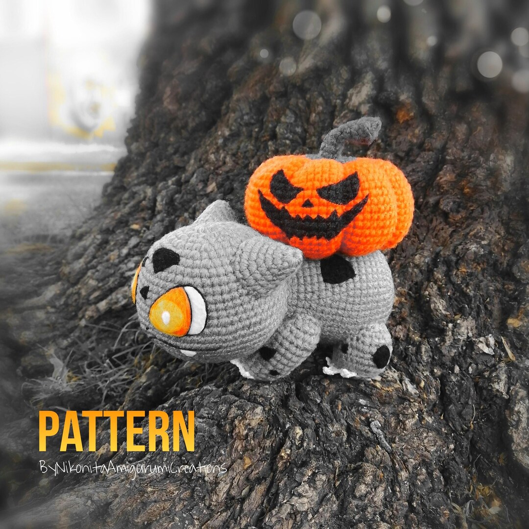 Spooky Crochet Frog Pattern: Halloween Plushie With Pumpkin (PDF ...