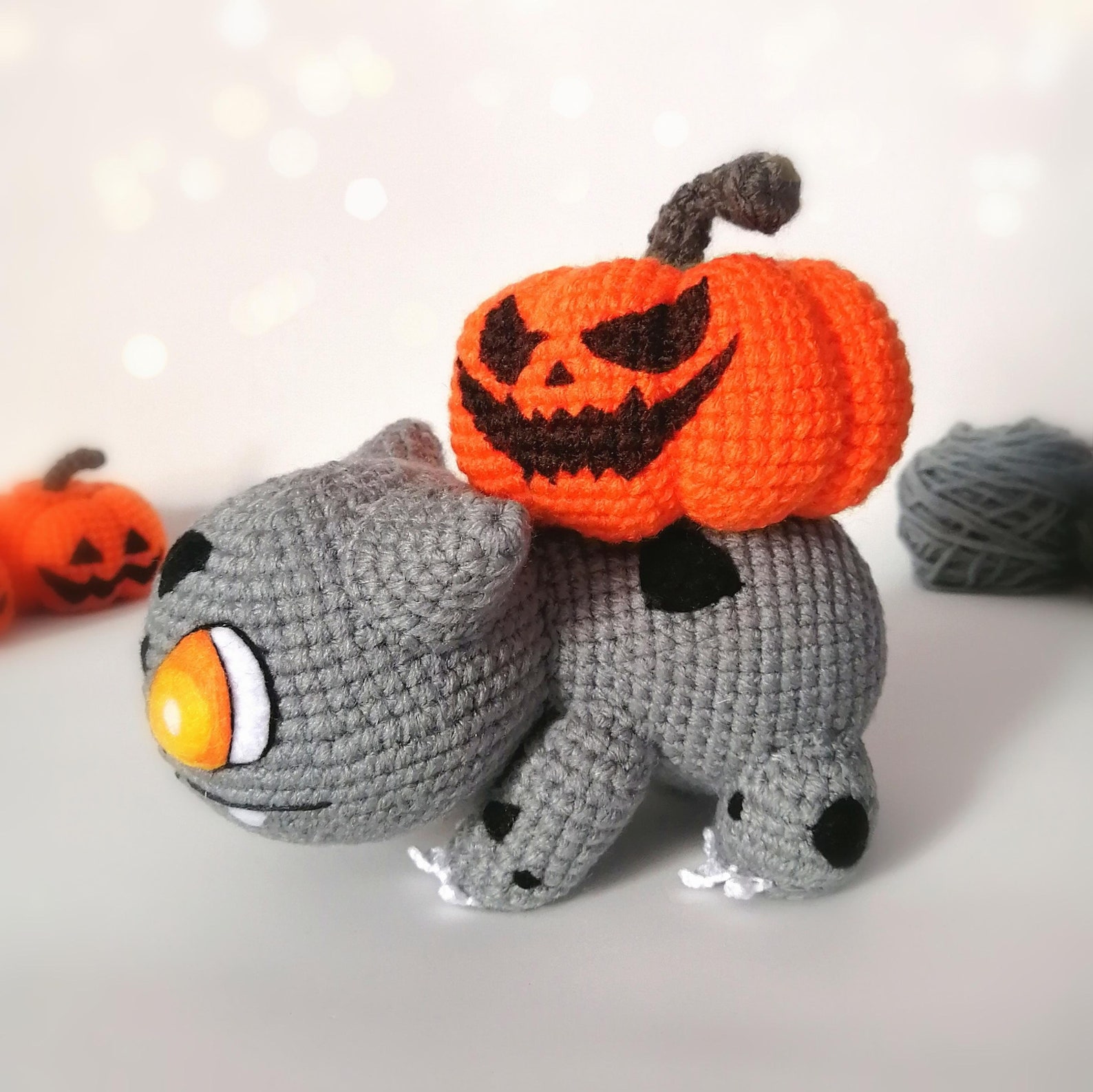 Spooky Crochet Frog Pattern: Halloween Plushie With Pumpkin (PDF ...