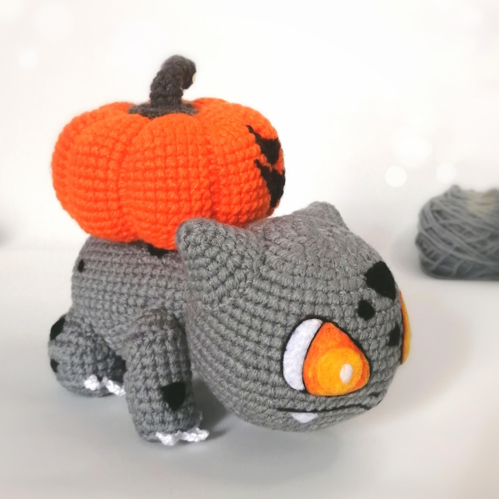 Spooky Crochet Frog Pattern: Halloween Plushie With Pumpkin (PDF ...