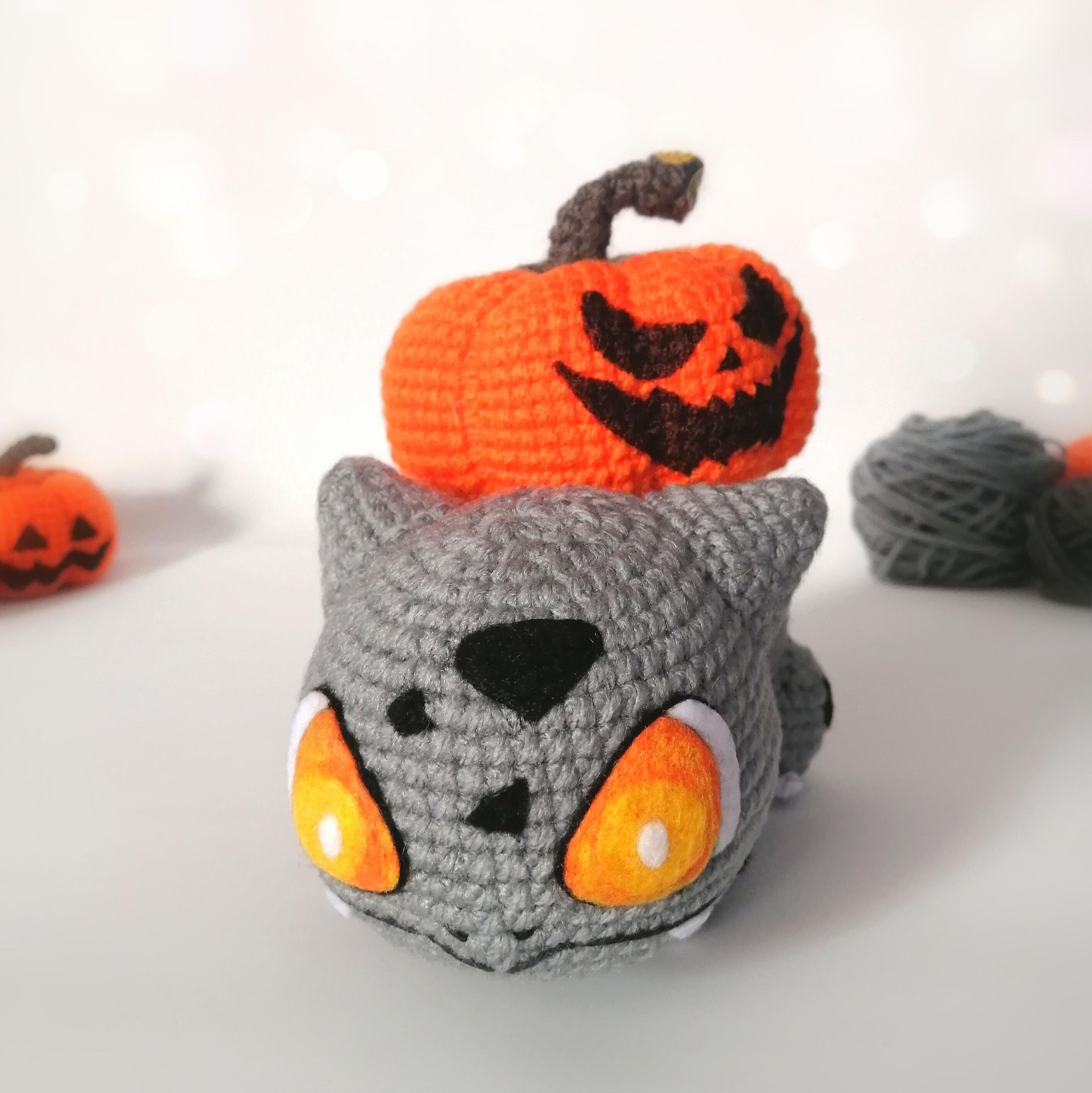 Spooky Crochet Frog Pattern: Halloween Plushie With Pumpkin (PDF ...