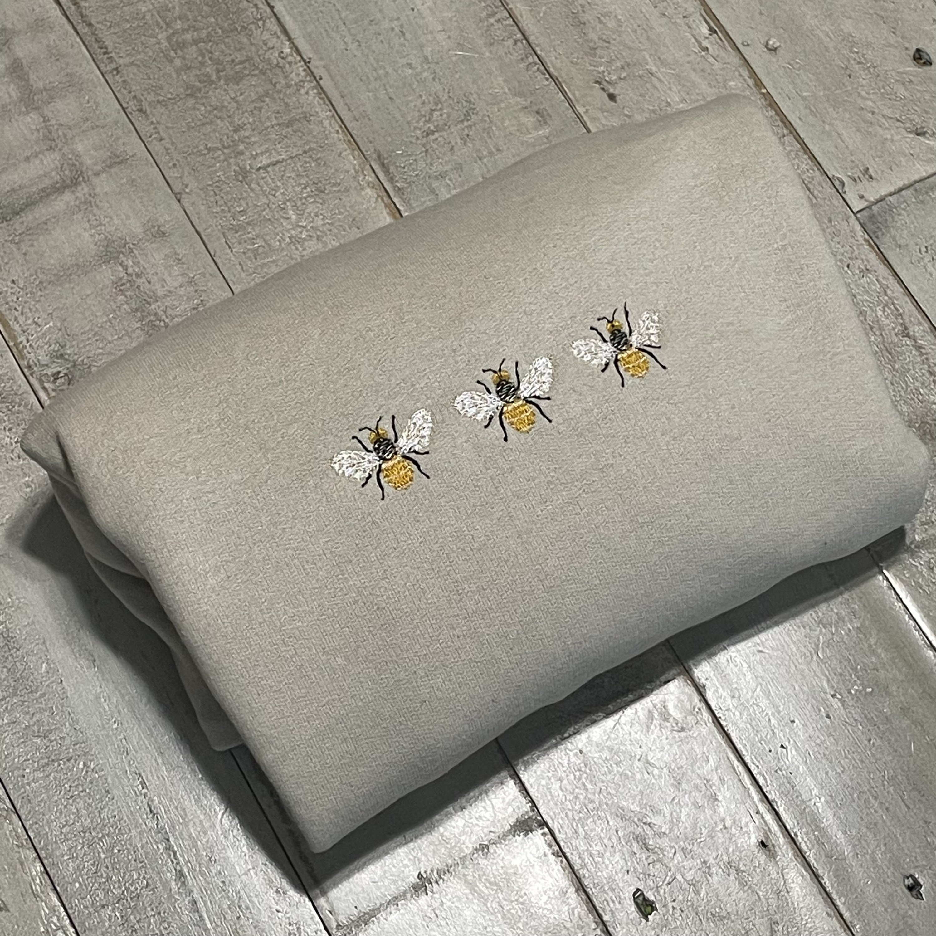 Embroidered Bumble Bee Crewneck Bee Sweatshirt cute Vintage | Etsy