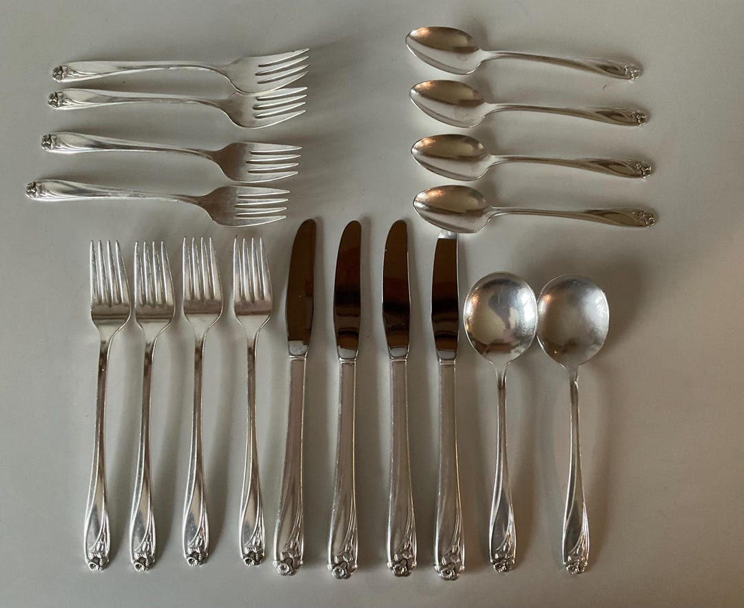 18 Pc DAFFODIL Silverplate Flatware Set for 4 by 1847 Rogers Bros IS ...