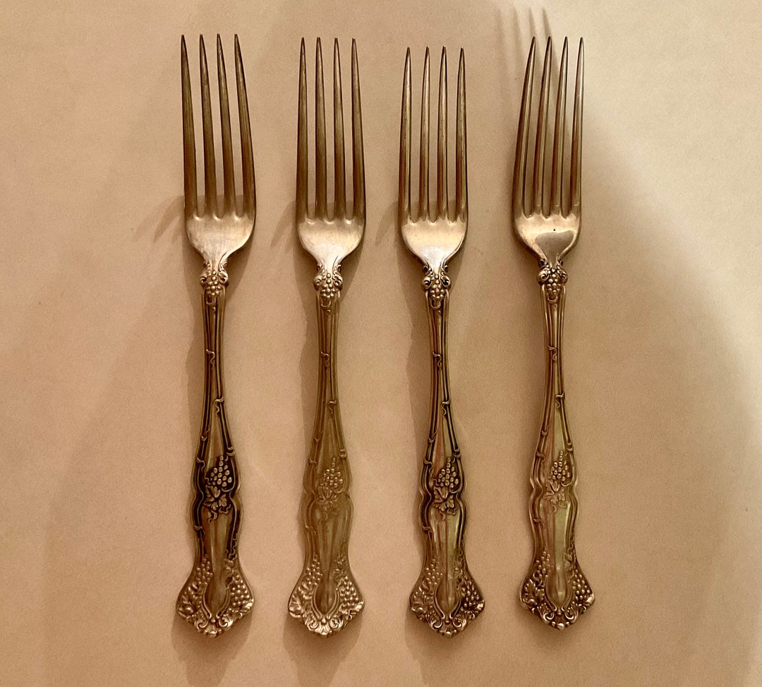 4 VINTAGE Grapes Dinner Forks 7 1/2" 1904 Silver Plate by 1847 Rogers ...