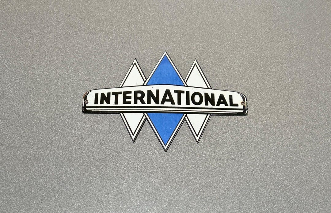 VINTAGE 12” INTERNATIONAL HARVESTER Diamond Porcelain Sign Gas Oil Car ...