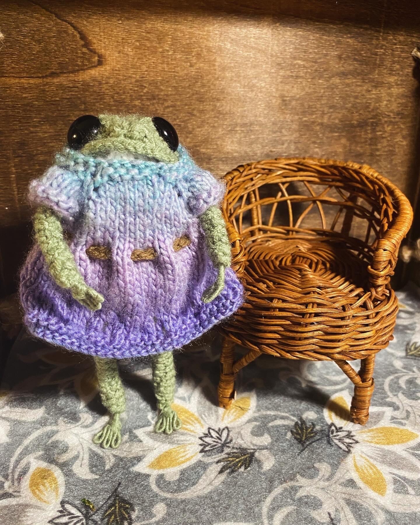 Penelope, Handmade Knitted Emotional Support Frog in an Ombre Dress - Etsy