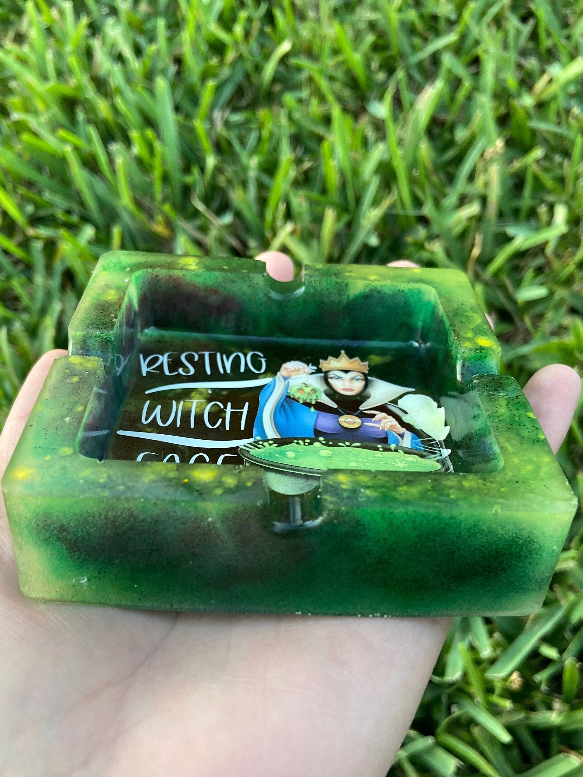 Disney Villain Evil Queen - Witch Face - Ashtray (partial Glow in the ...