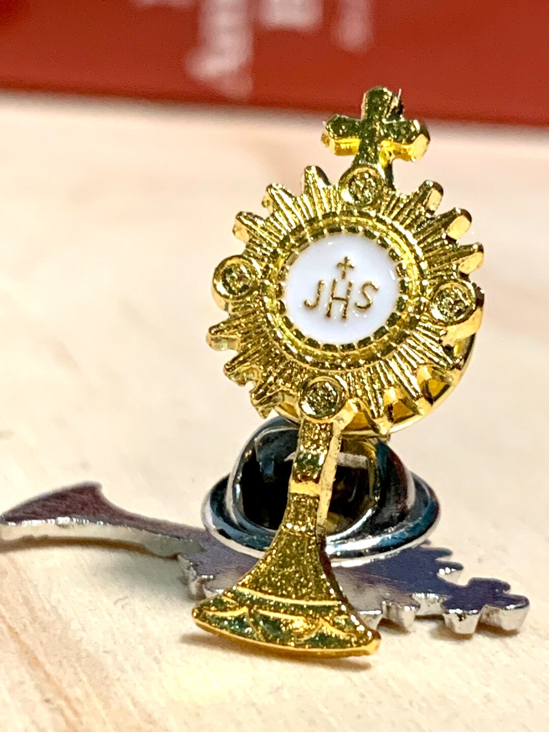 Monstrance Lapel Pin | Holy Eucharist | Blessed Sacrament - Etsy