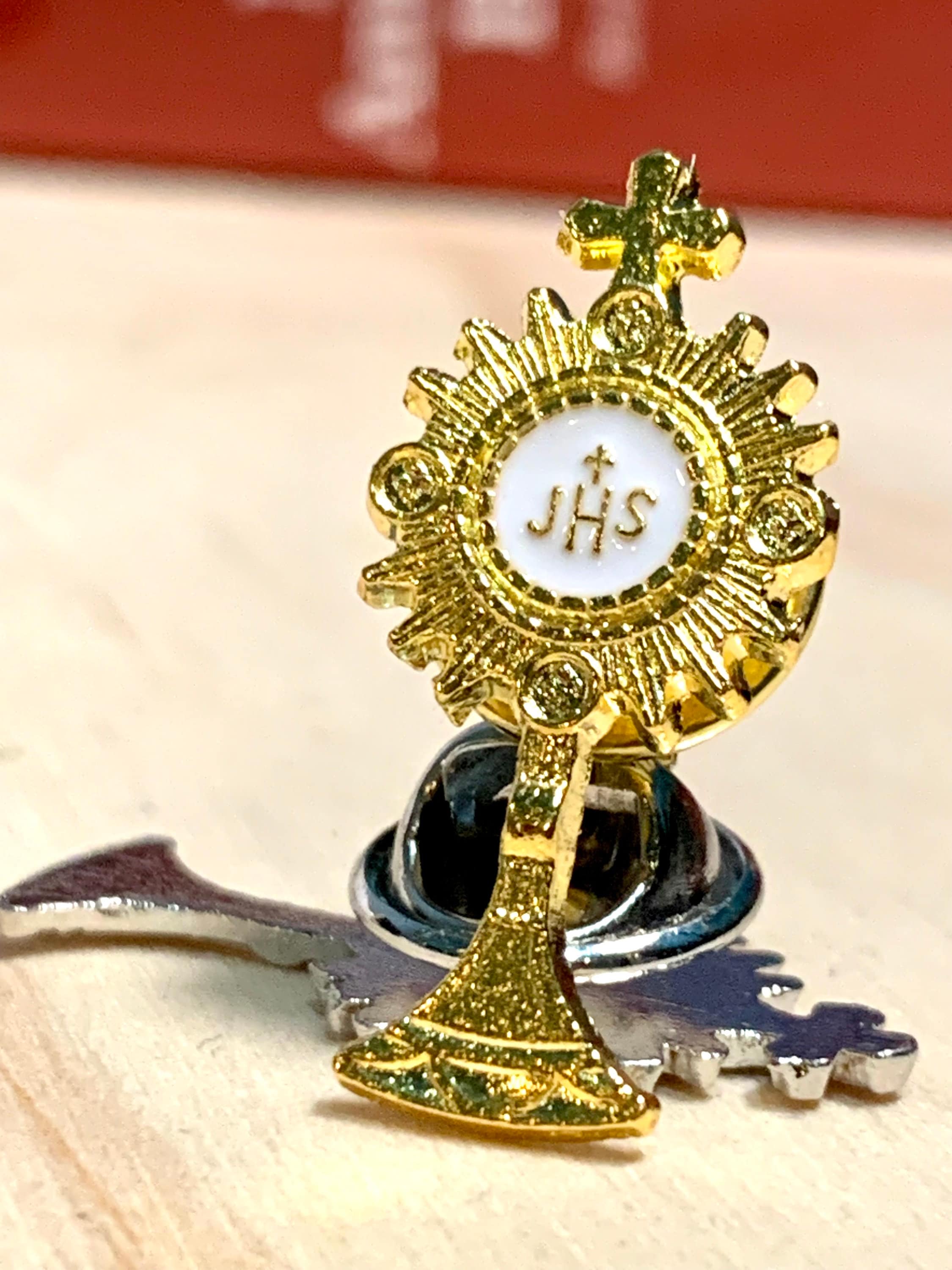Monstrance Lapel Pin | Holy Eucharist | Blessed Sacrament - Etsy