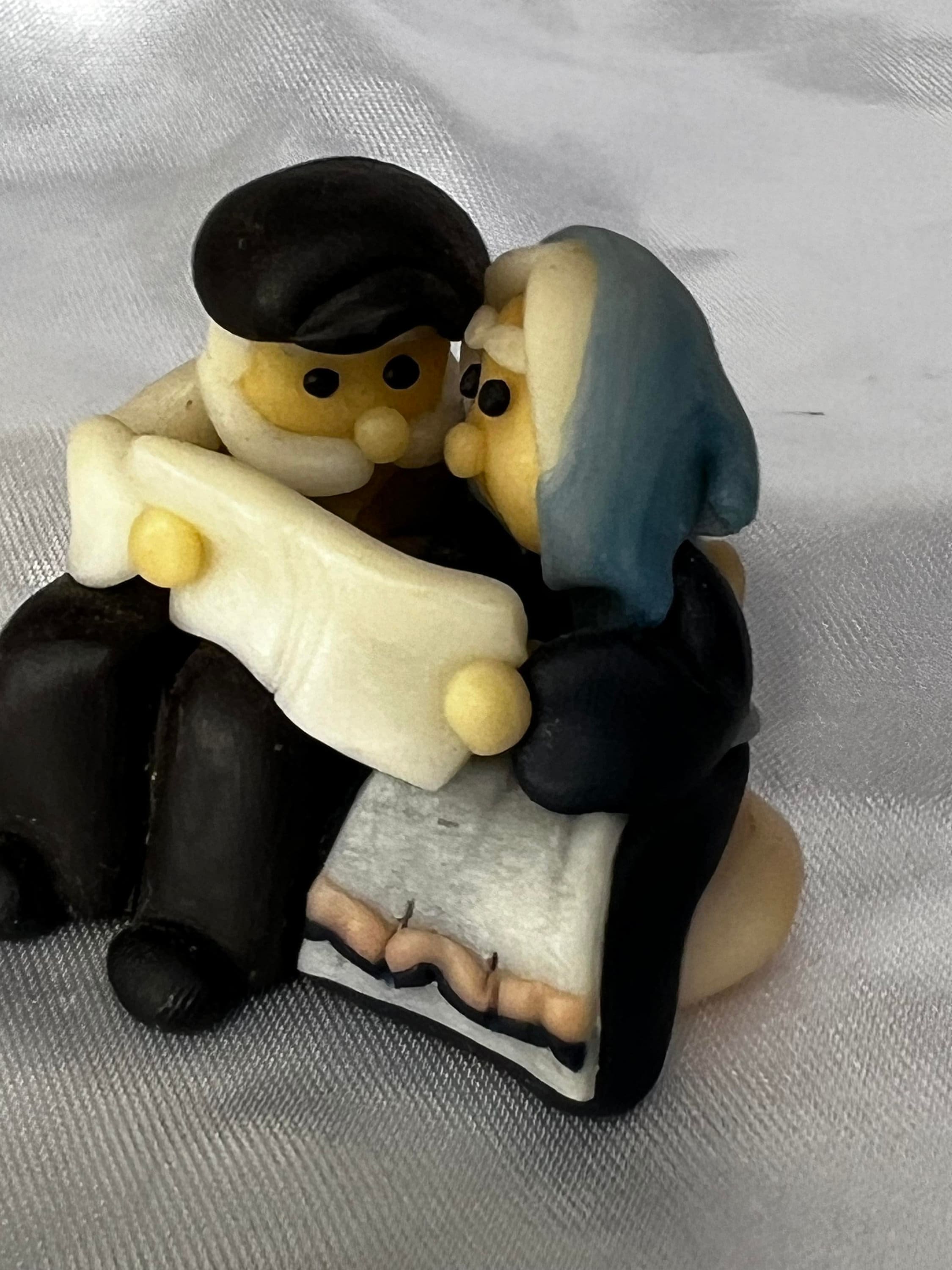 Vintage Sitting Old Man and Woman Clay Figurines Collectibles Mamani 1 ...