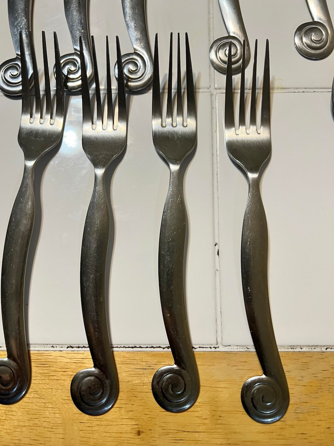 Gibson EUROPA Stainless 18/10 Glossy Swirl Silverware CHOICE Set of ...