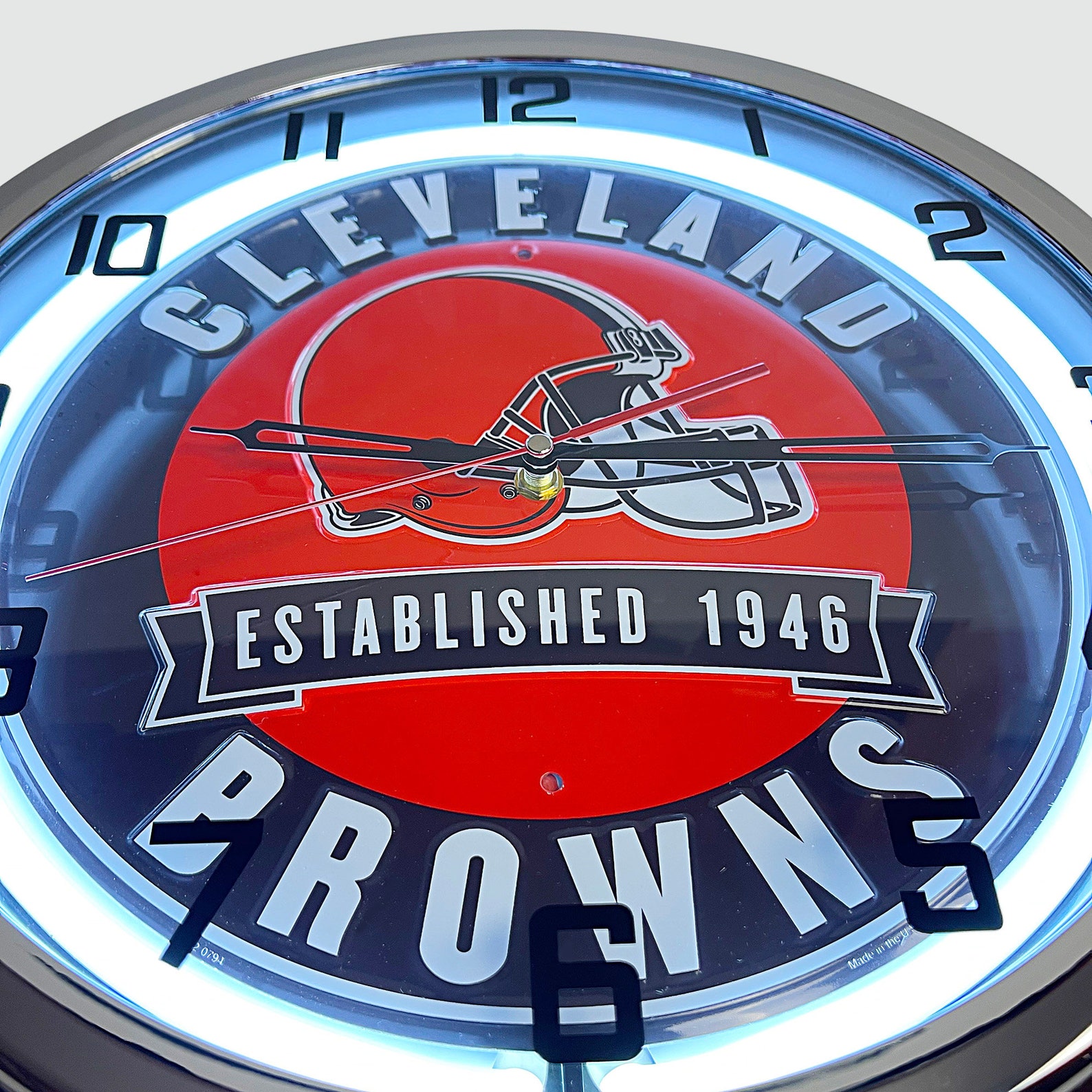 18" Cleveland Browns Metal Sign Designed White Neon Clock - SIGNBOX ...