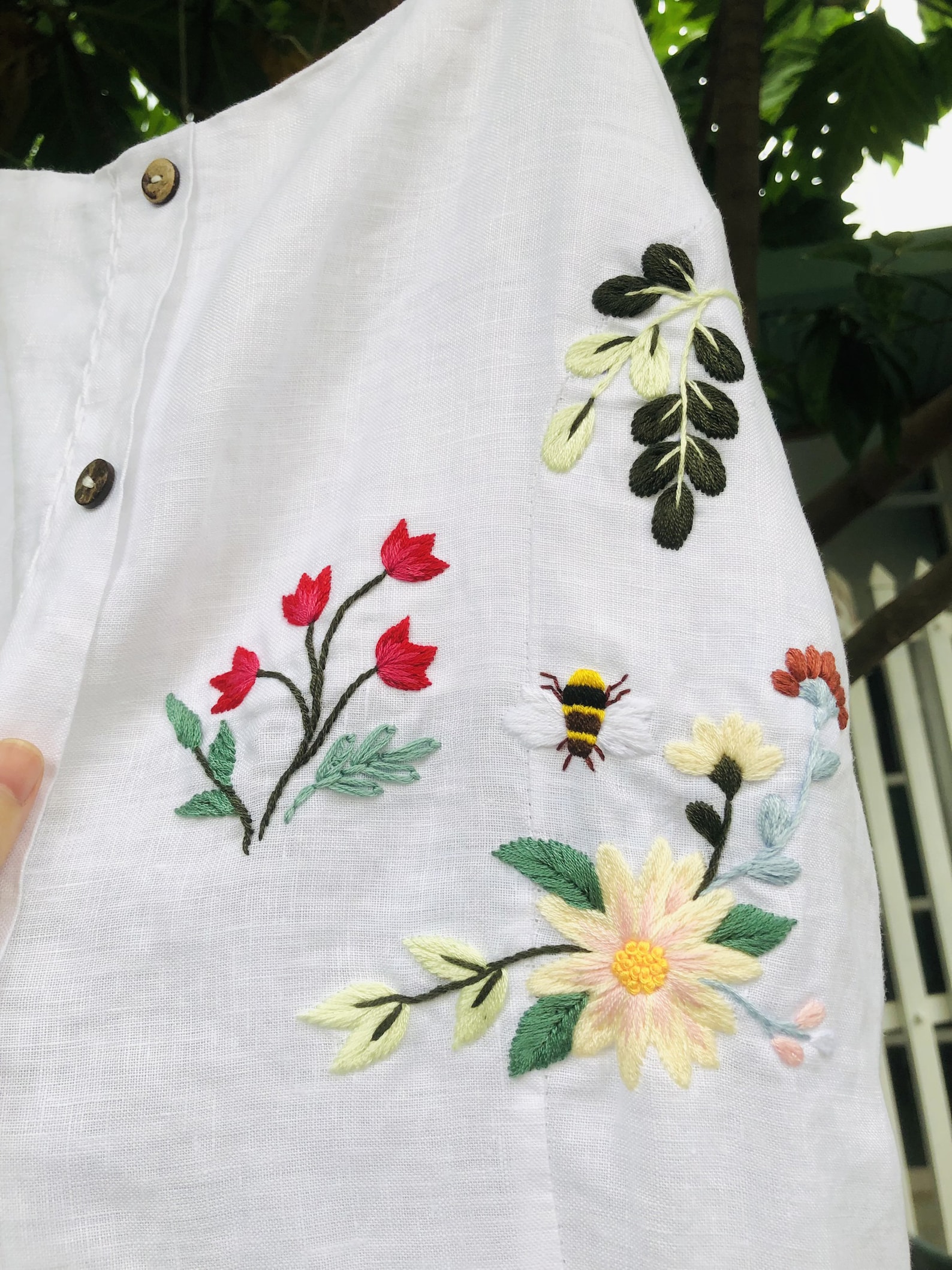 White Linen Dress With Flower and Bee, Hand Embroidered Dress for Woman ...
