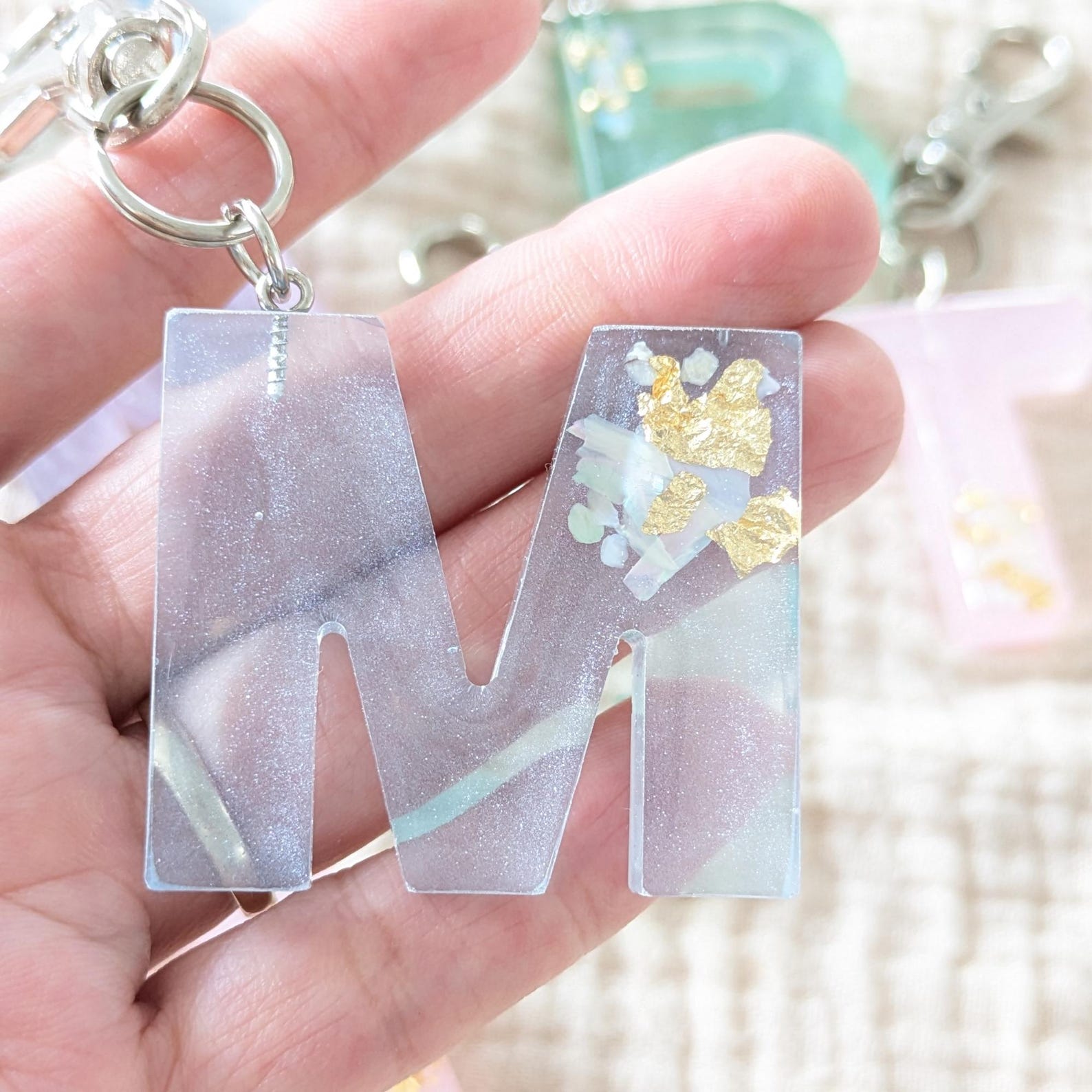 Resin Crush Shell Keyring / Simple Keychain/ Custom Keyring/ Letter ...