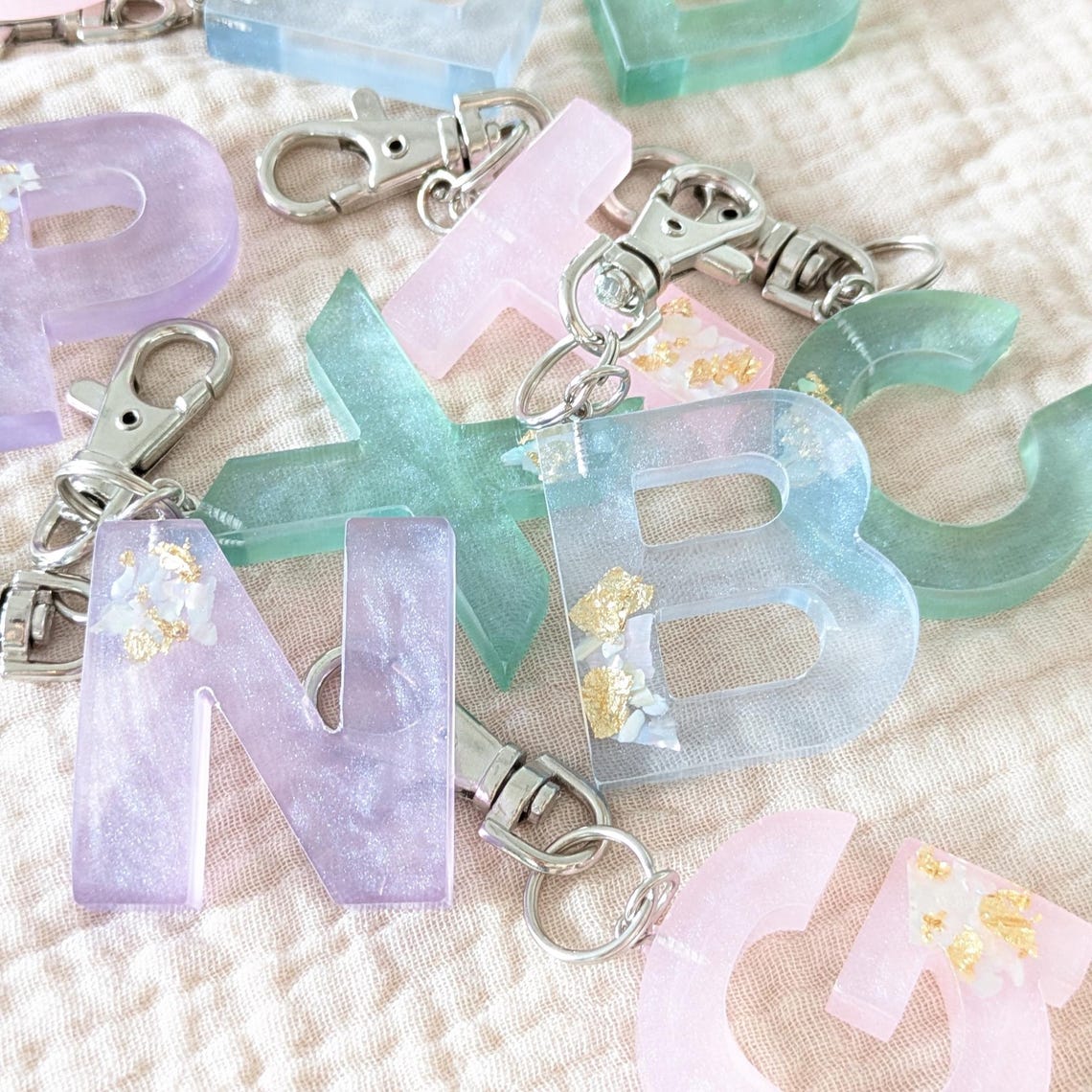 Resin Crush Shell Keyring / Simple Keychain/ Custom Keyring/ Letter ...