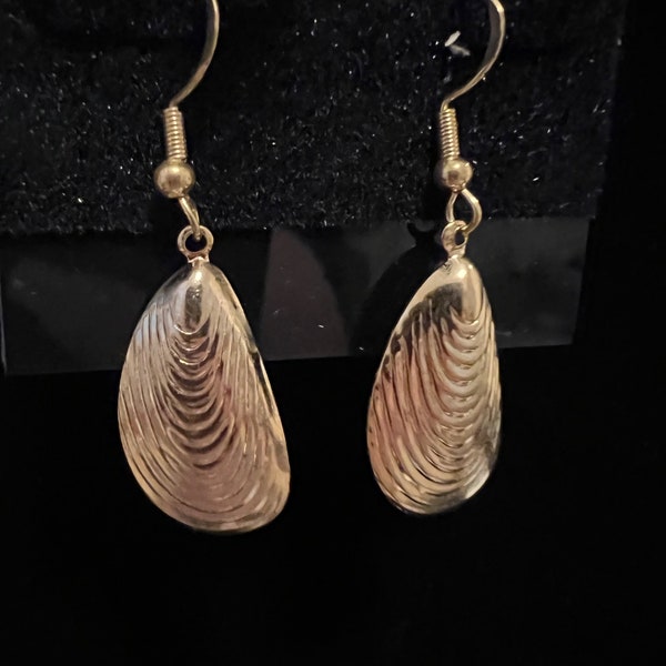 Mussel Shell Earring - Etsy