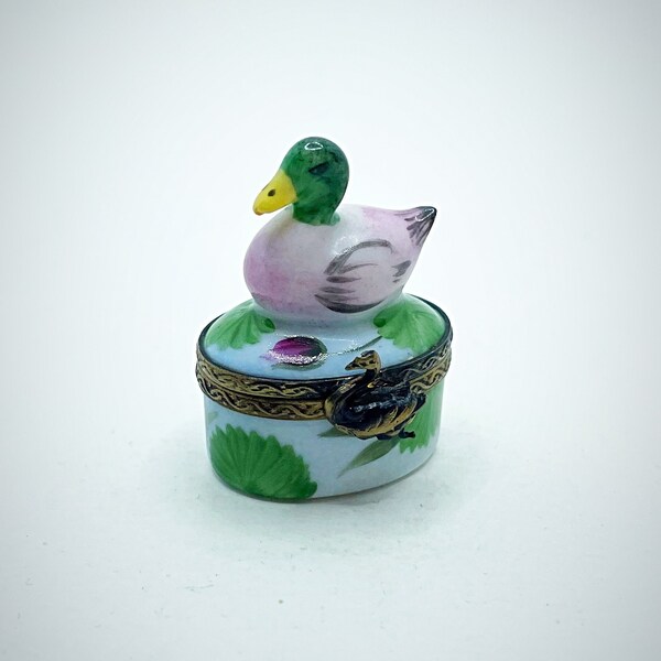 Tiny Trinket Gifts - 60+ Gift Ideas for 2024