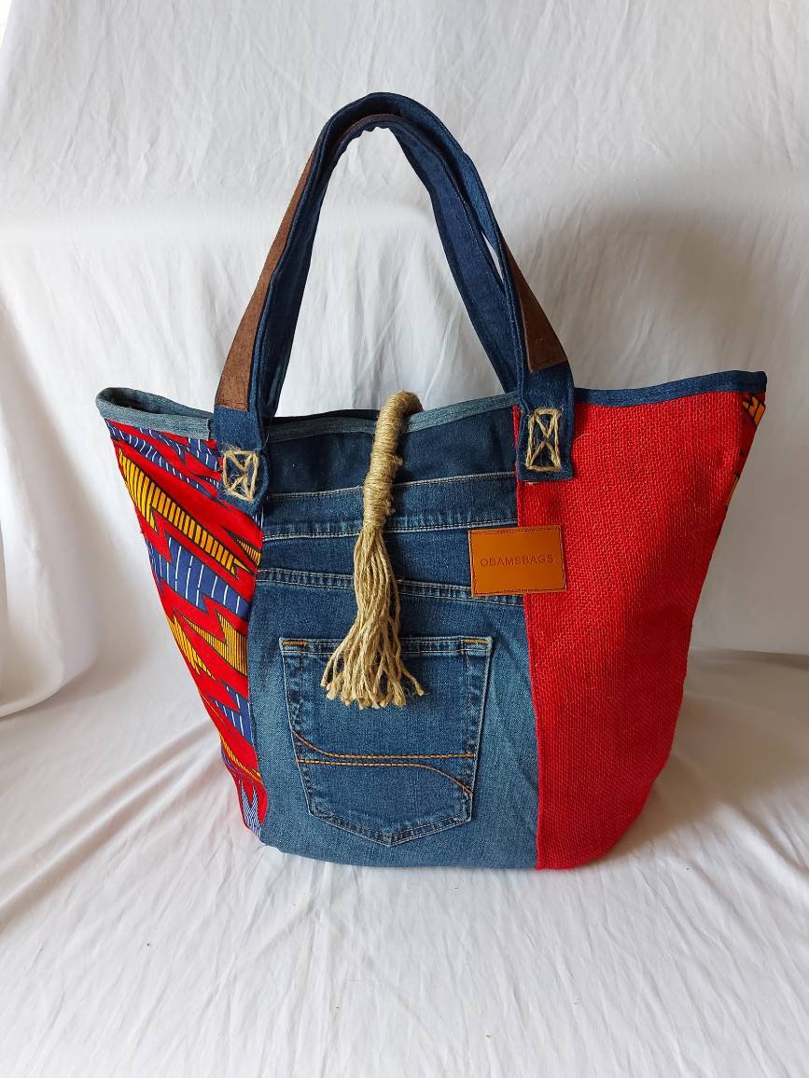 Sac cabas en jeans recyclés, chute wax et jute rouge, anses cuir-jeans ...