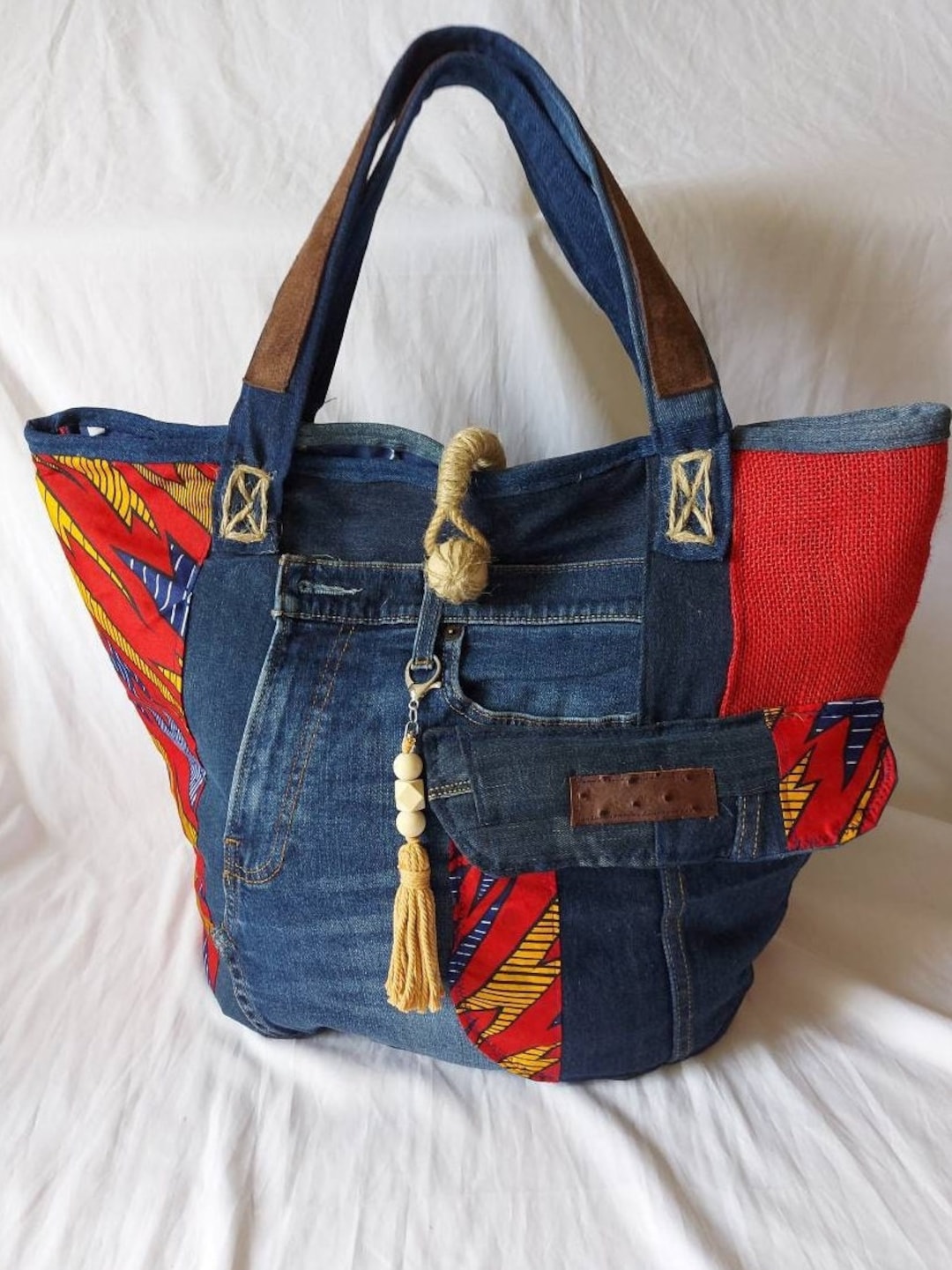 Sac cabas en jeans recyclés, chute wax et jute rouge, anses cuir-jeans ...