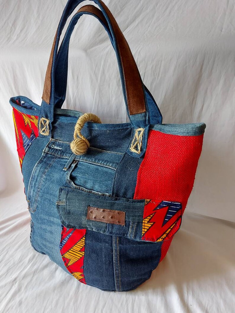 Sac cabas en jeans recyclés, chute wax et jute rouge, anses cuir-jeans ...