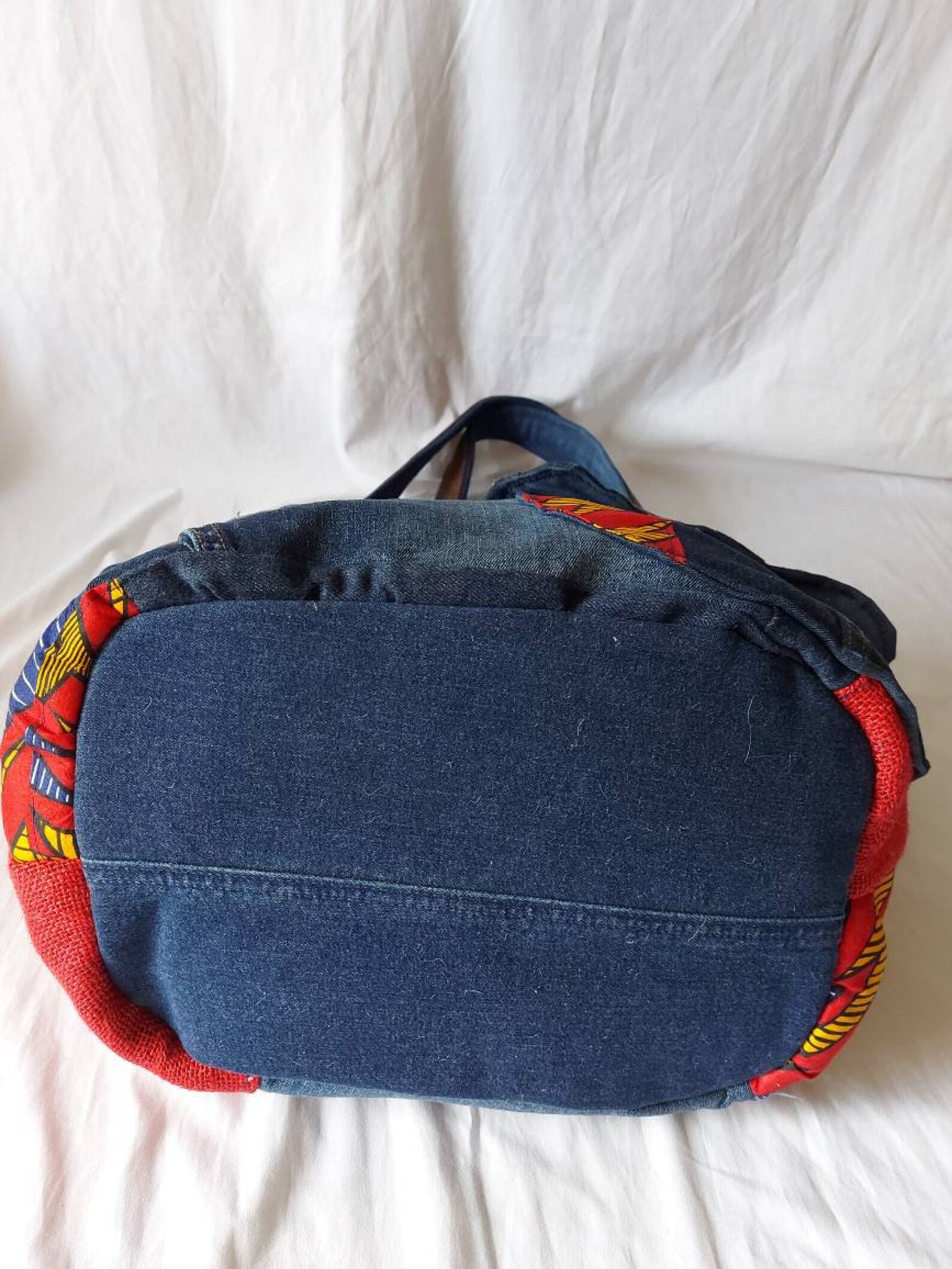 Sac cabas en jeans recyclés, chute wax et jute rouge, anses cuir-jeans ...