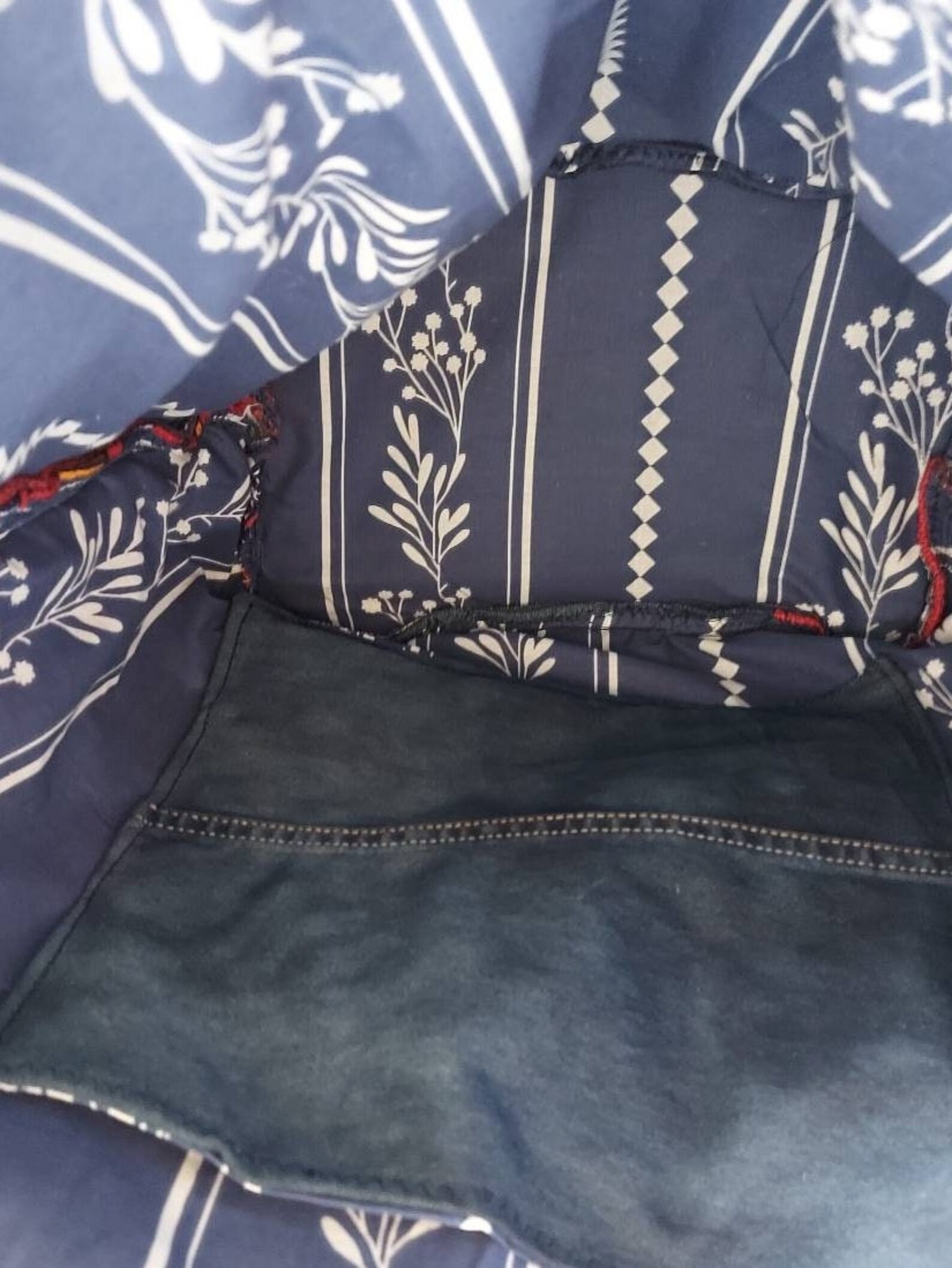 Sac cabas en jeans recyclés, chute wax et jute rouge, anses cuir-jeans ...