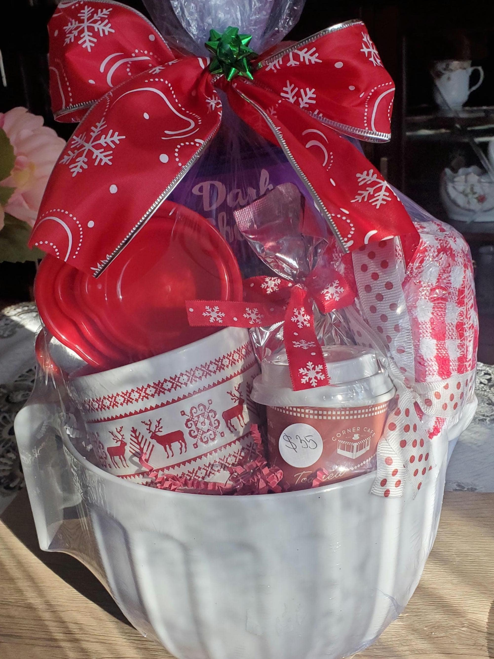 Baking Gift Basket: Cookie & Utensil Holiday Set for Baking Enthusiasts ...