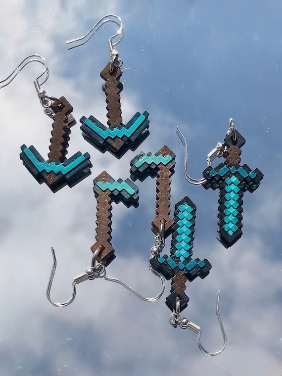 Minecraft Diamond Pickaxe And Sword Crossed