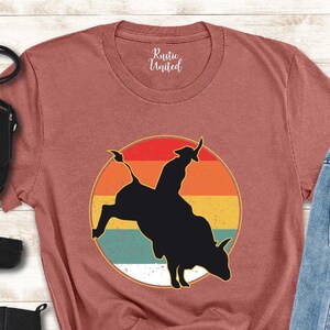 Western Bull Riding Rodeo Country Cowboy Vintage Retro Gifts T-shirt ...