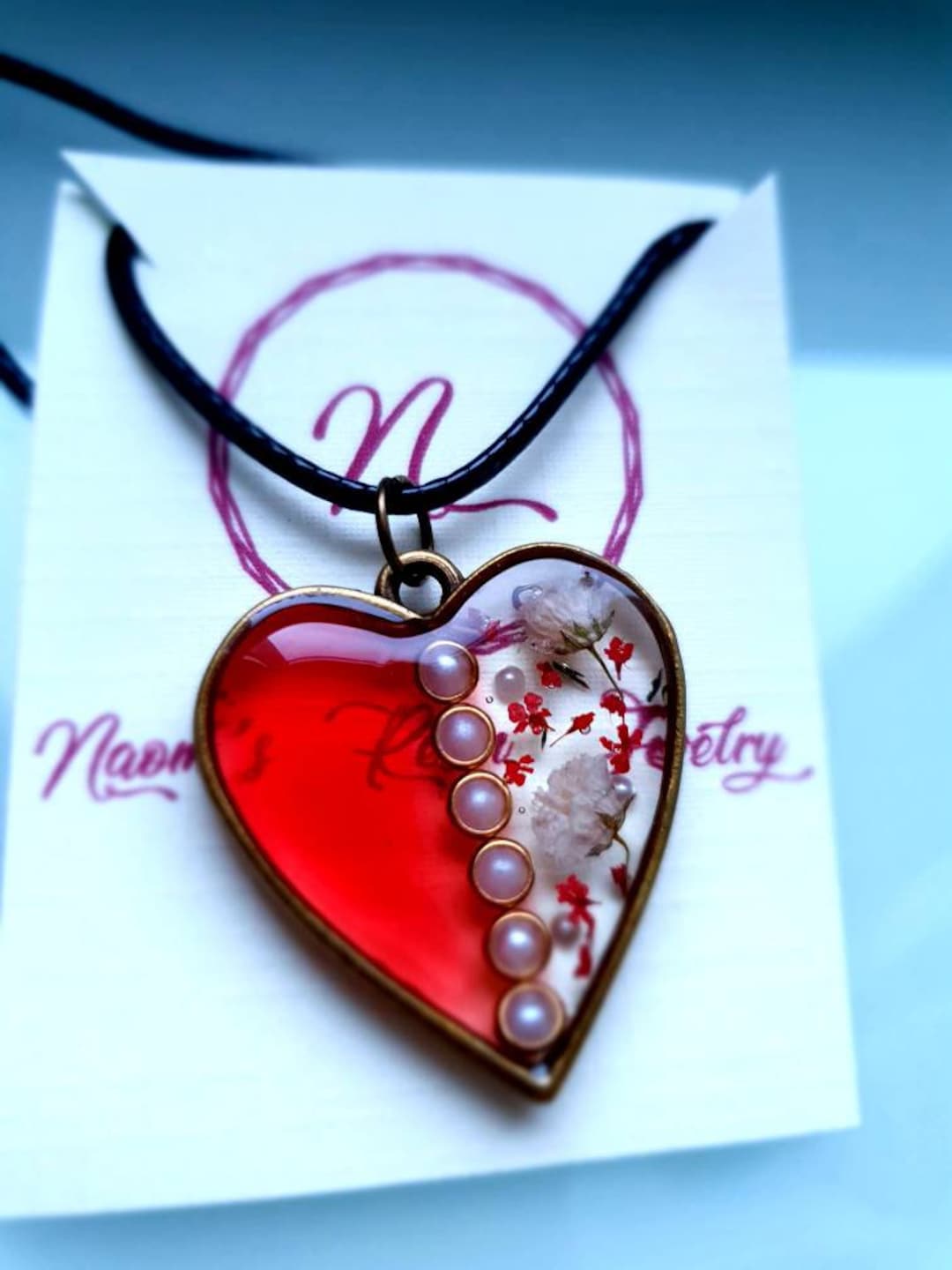 Collar hecho a mano con corazones / joyas de resina / collar hecho a ...