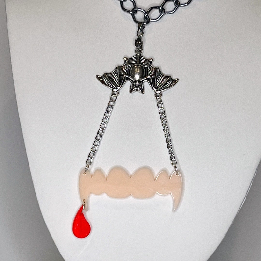Kiss of the Vampire Chain Necklace| 20-inch Chain - Etsy