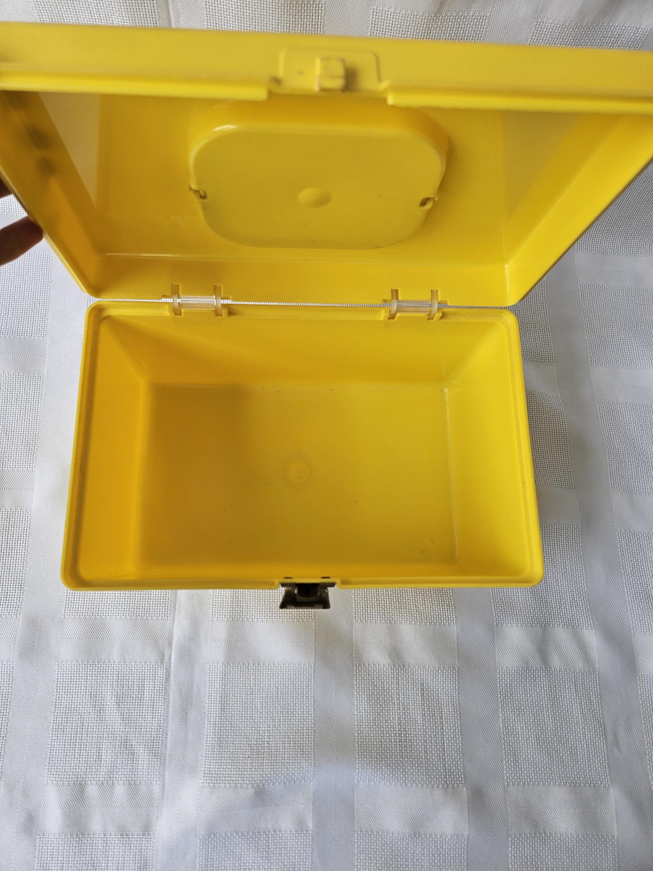Vintage Yellow Plastic Box With Handle ~ Wil-hold Plastic Box ~ Yellow ...