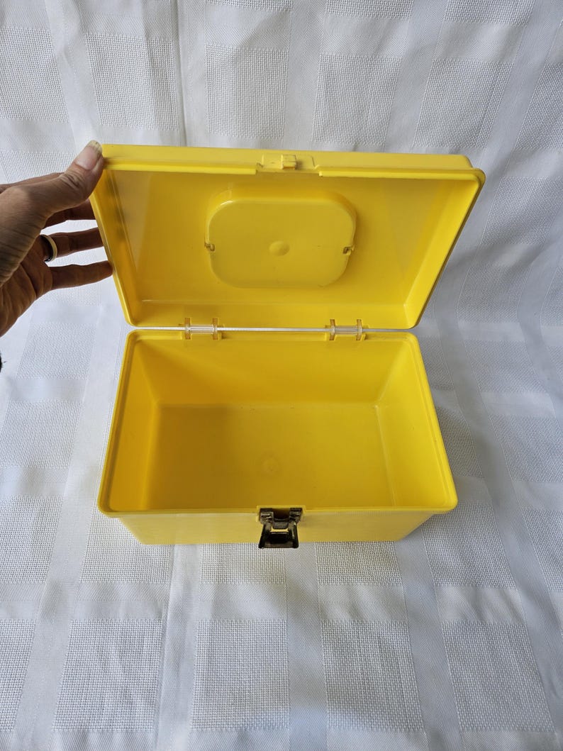 Vintage Yellow Plastic Box With Handle ~ Wil-hold Plastic Box ~ Yellow ...