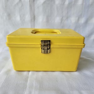 Vintage Yellow Plastic Box With Handle ~ Wil-hold Plastic Box ~ Yellow ...