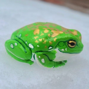 Gold Flake Australian White's Tree Frog Frog Nugget Realistic Hand ...