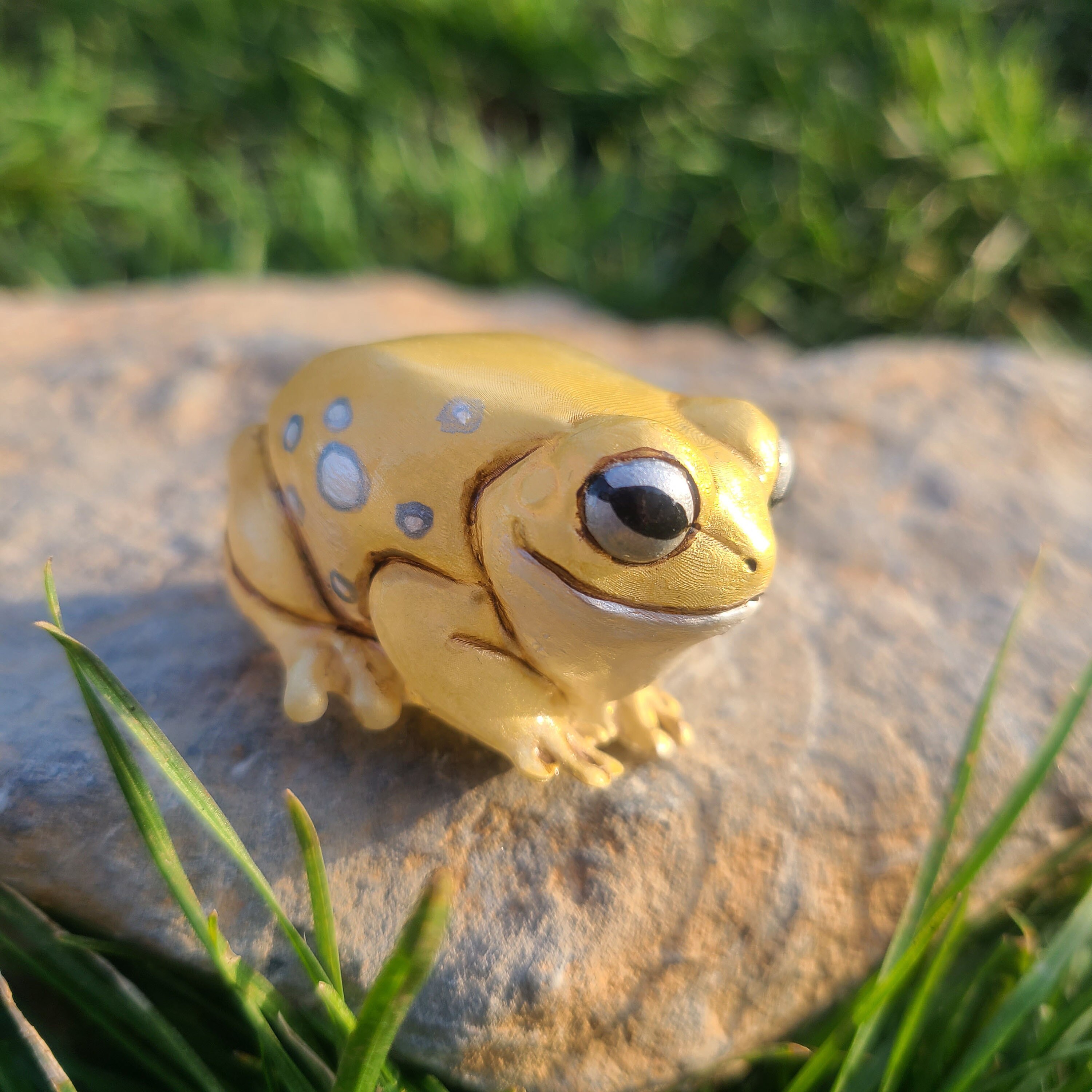Gold Spectral Tree Frog Friend Hand Painted Resin Frog - Etsy