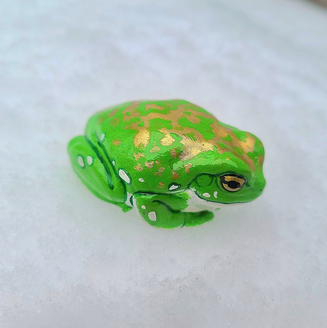 Gold Flake Australian White's Tree Frog Frog Nugget Realistic Hand ...