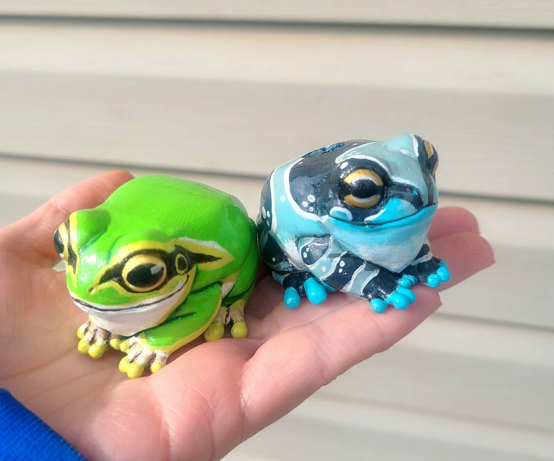 Tree Frog Friend - Resin Frog Figurine for Your Desk or Bag - Large ...