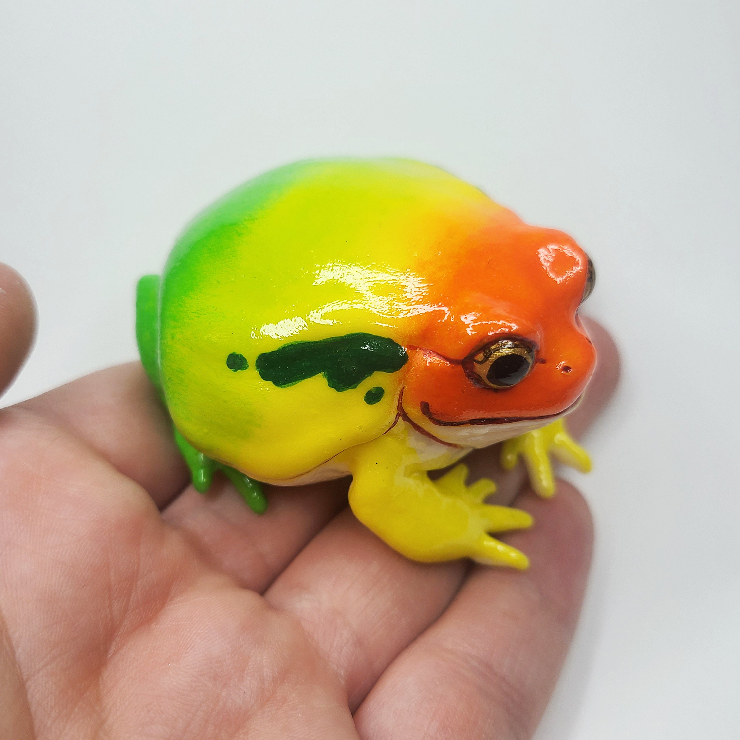 Mango Frog Figure - Realistic Hand Painted Resin Frog - Cute Desk Pet ...