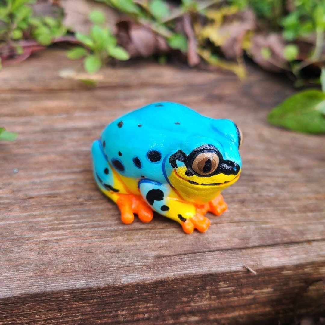 Blue Back Reed Frog Friend - Hand Painted Tree Frog Resin Frog Figurine ...