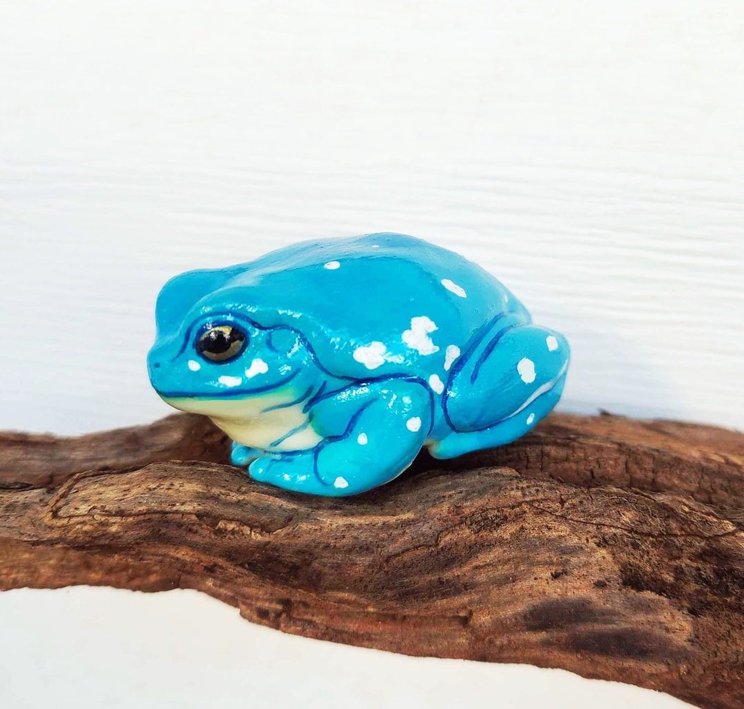 Blue Snowflake Australian White's Tree Frog / Dumpy Frog Nugget Realistic Hand Painted Resin ...