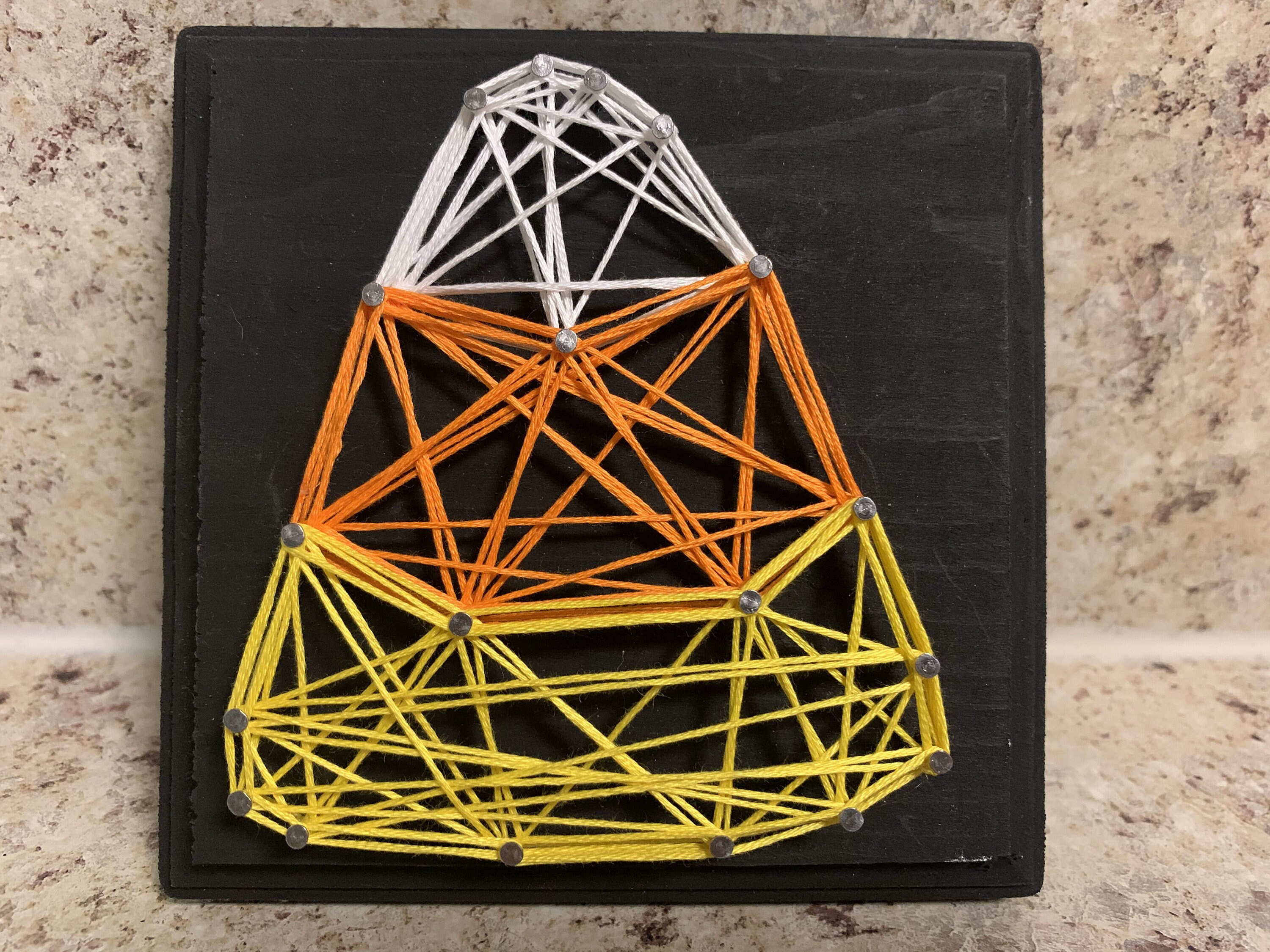 HALLOWEEN String Art. Candy Corn Nail and String Art. Handmade - Etsy.de