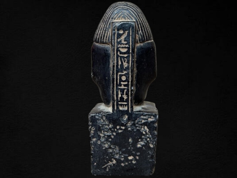 Seated Senenmut Statue Holding Neferure Daughter of Queen Hatshepsut ...