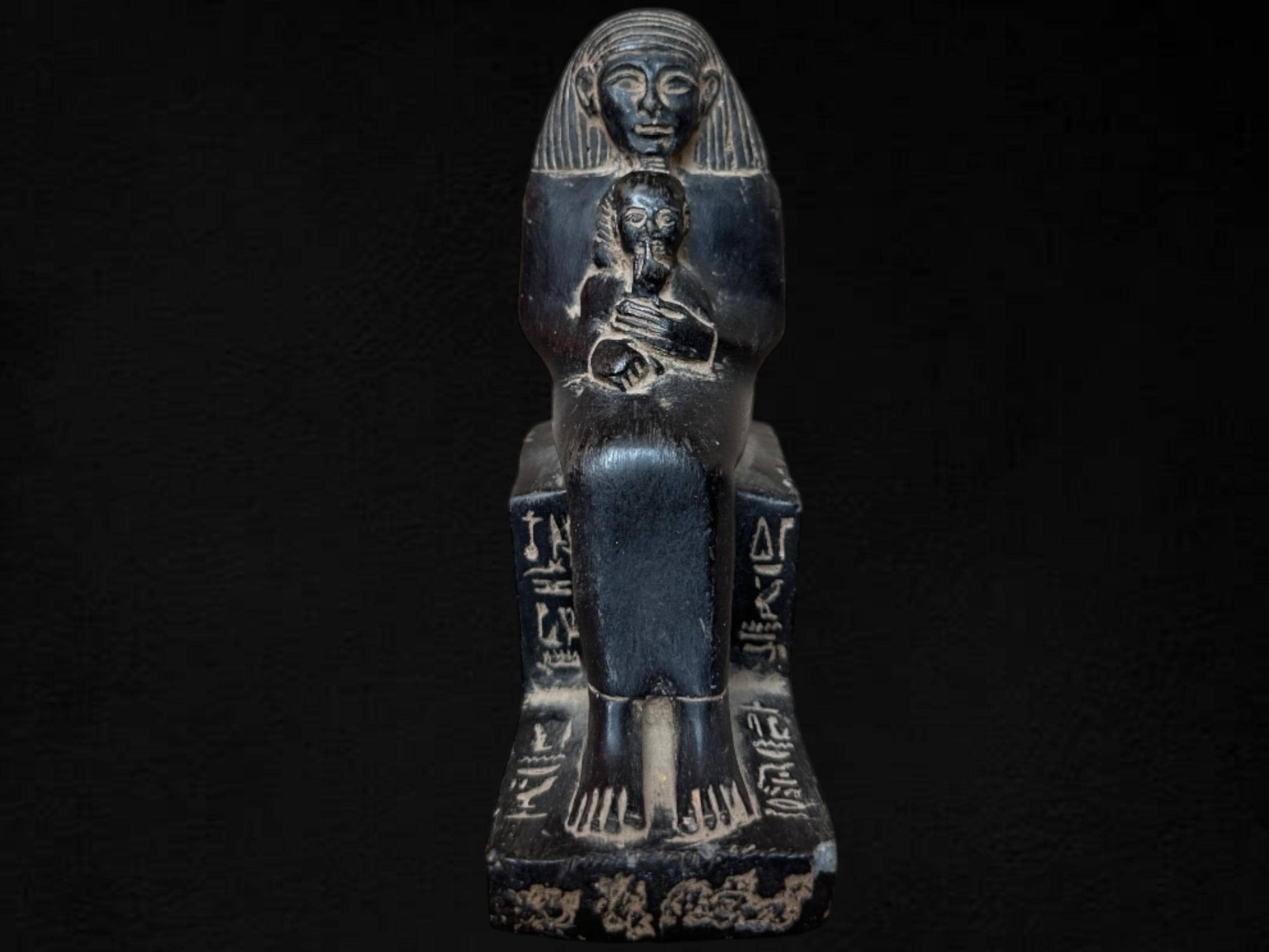Seated Senenmut Statue Holding Neferure Daughter of Queen Hatshepsut ...
