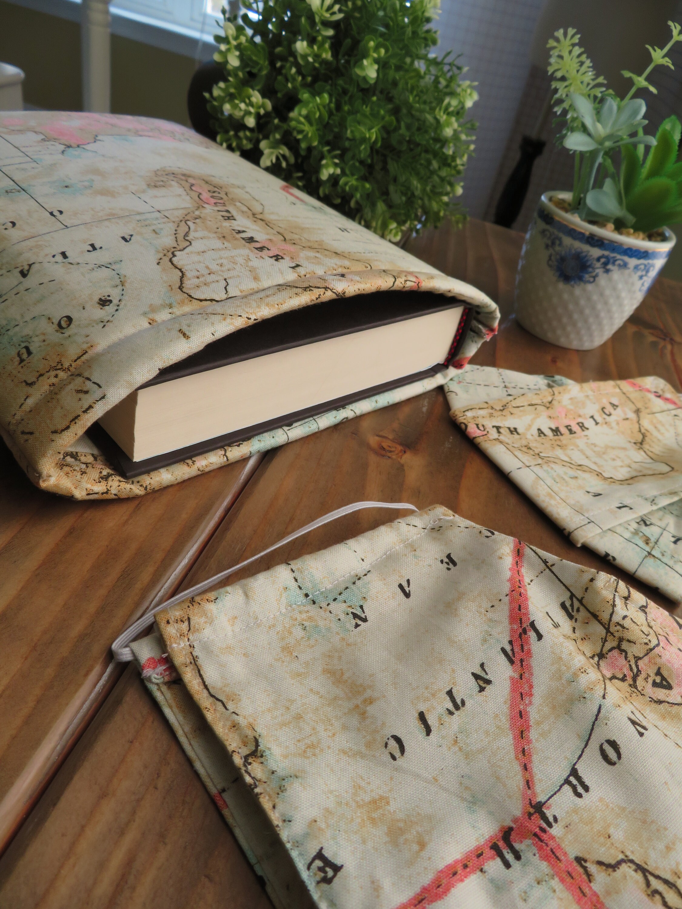 Vintage World Map Padded Foam Book Sleeve, Standard/medium Sized ...