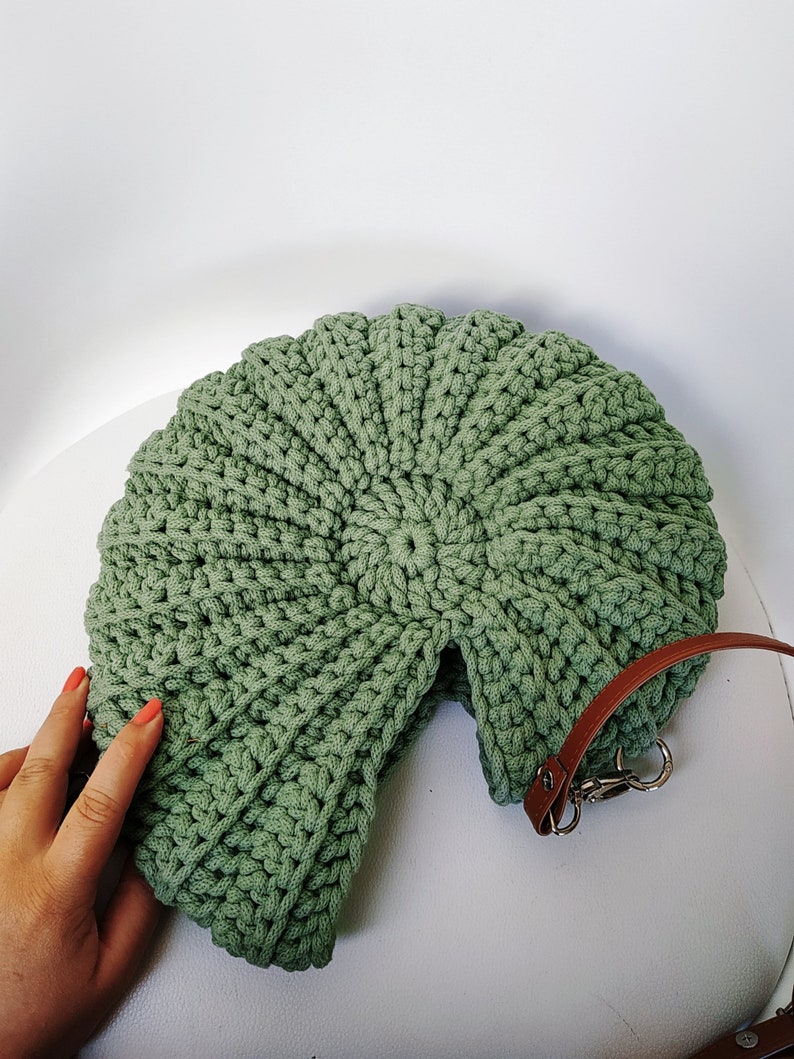 Nautilius Seashell Crossbody Bag, Crochet Shell-shaped Bag in Sage Moss ...