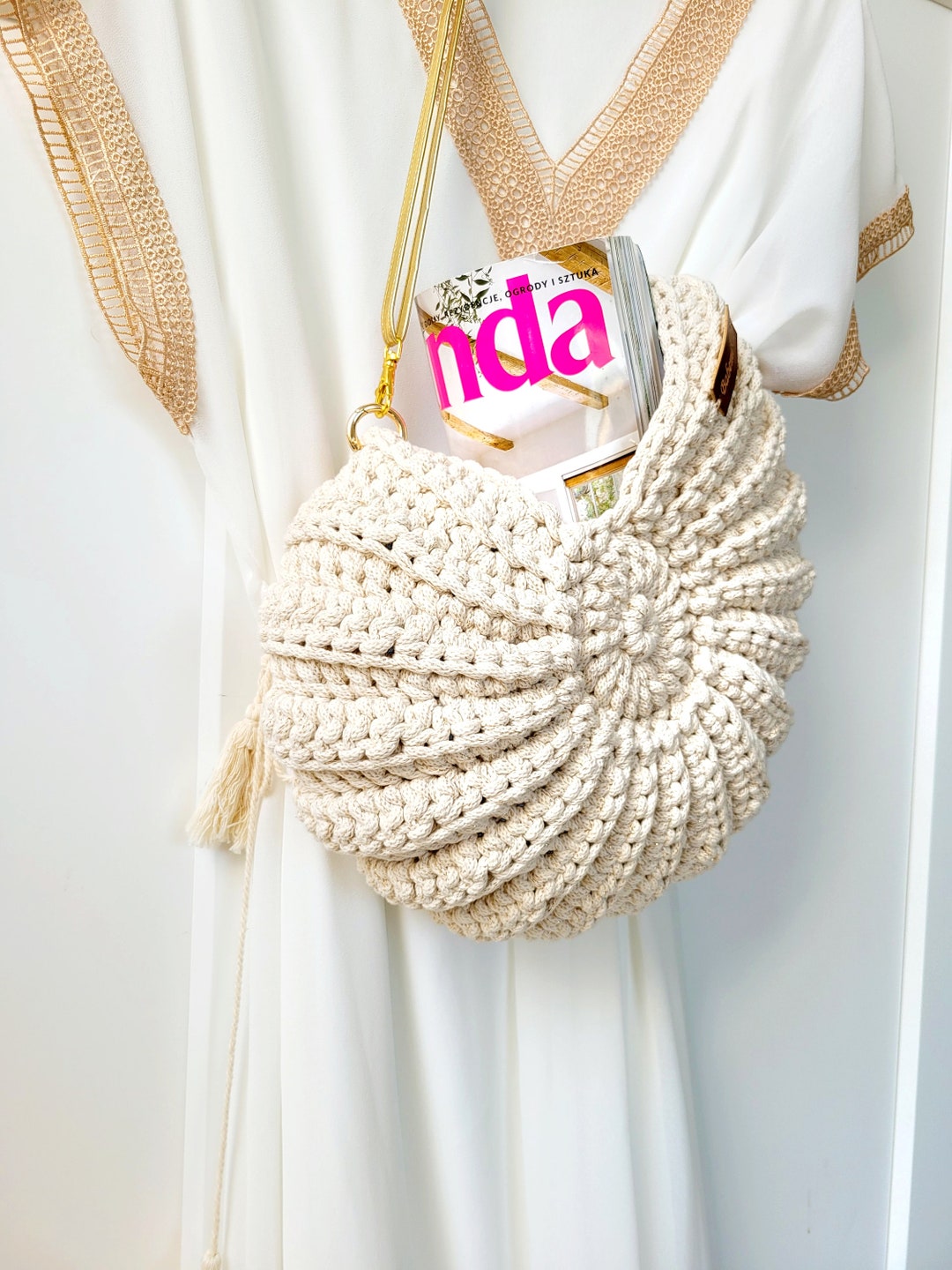 Seashell Crossbody Bag, Crochet Shell-shaped Bag in Gold Ecru, With a ...